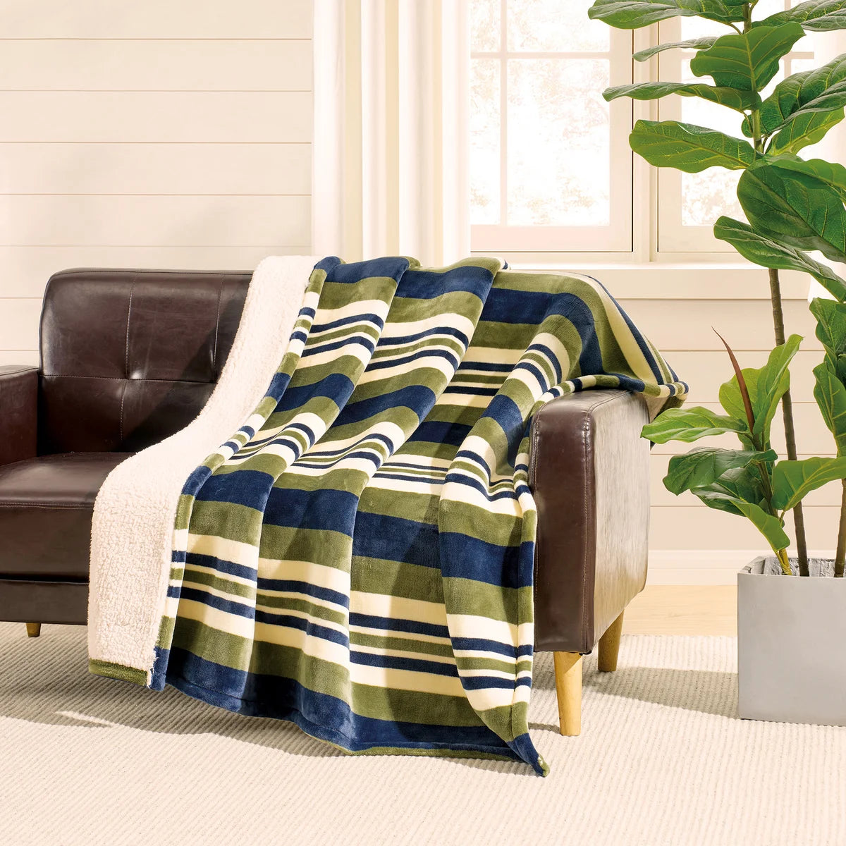 TOMMY HILFIGER - Luxe Plush Sherpa Throw – Liquidation125Plus